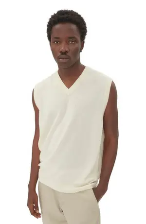 Gobi Cashmere Essential V-neck Cashmere Vest - Marshmallow