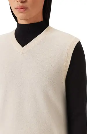 Gobi Cashmere Essential V-neck Cashmere Vest - Marshmallow