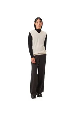 Gobi Cashmere Essential V-neck Cashmere Vest - Marshmallow