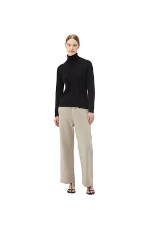 Gobi Cashmere Turtleneck Sweater - Black