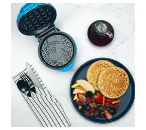 UNCANNY BRANDS Cat In The Hat Mini Waffle Maker