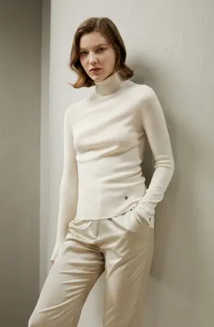 Lilysilk Seamless Silk-cashmere Blend Turtleneck Sweater - White