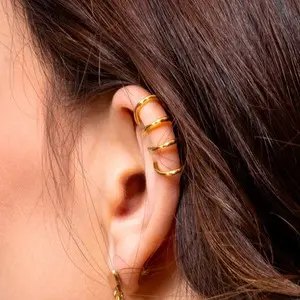 LUCY QUARTERMAINE Waterfall Ear Cuff - Gold