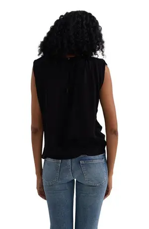 REISTOR Knot Detailing Top
