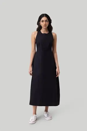 REISTOR Cross-back Midi Dress - Black
