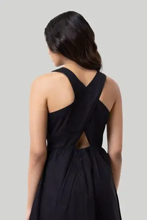 REISTOR Cross-back Midi Dress - Black