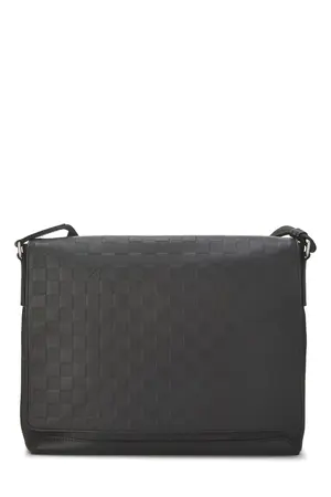 LOUIS VUITTON Damier Infini District Messenger - Black