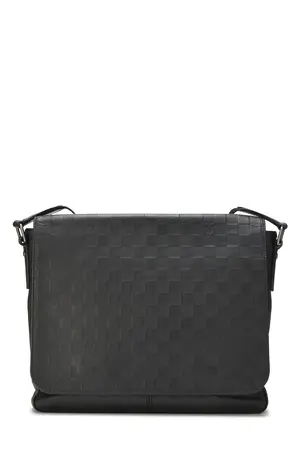LOUIS VUITTON Damier Infini District Messenger