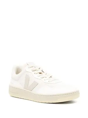 VEJA V-90 Low-top Sneakers