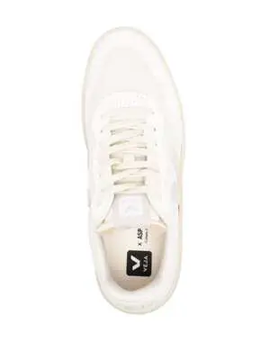 VEJA V-90 Low-top Sneakers