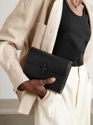 HUNTING SEASON Leather Handheld Clutch