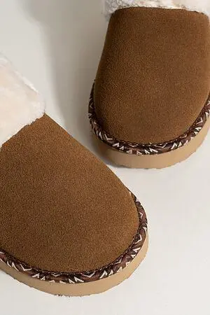 Minnetonka Cerise Slippers - Tan