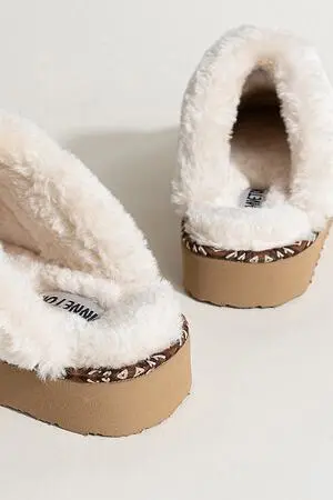Minnetonka Cerise Slippers - Tan