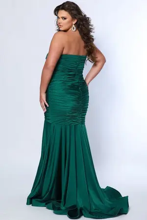 SYDNEY'S CLOSET Fitted Mermaid Strapless Ruched Evening Gown
