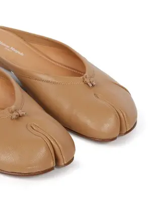 MAISON MARGIELA Tabi Mules - Brown