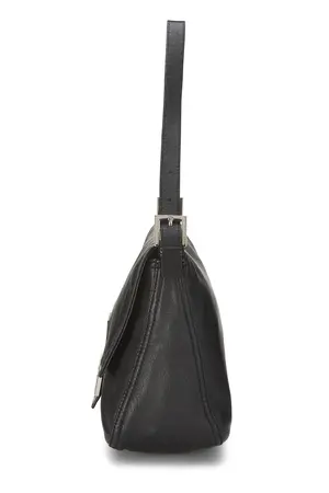 Fendi Grained Leather Mama Bag With Ff Buckle - Black