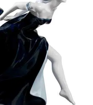 LLADRO Night Approaches Figurine