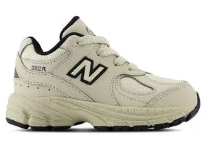 NEW BALANCE 2002rin Lace Up Sneakers - Timberwolf/black