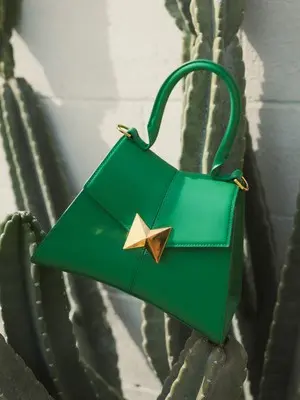 Mac Duggal Small Leather Handbag With Angular Gold Hardware - Spring Green