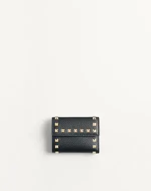 Valentino Garavani Rockstud Trifold Wallet In Grainy Calfskin - Black
