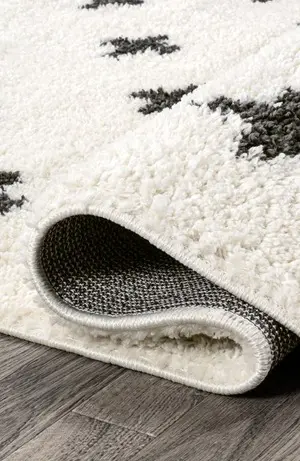 JONATHAN Y Cristo Berber Geometric Shag Area Rug - White/gray