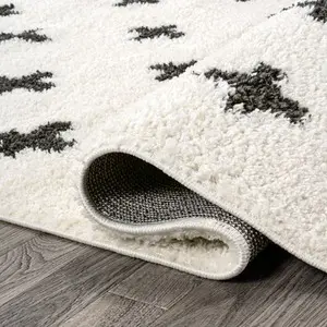 JONATHAN Y Cristo Berber Geometric Shag Area Rug - White/gray
