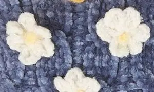 MEMOI Daisies Chenille Slipper Socks