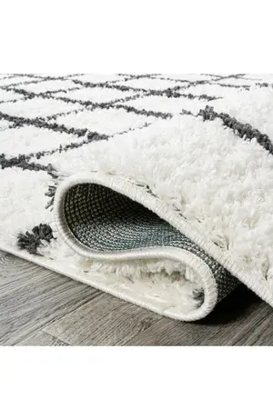 JONATHAN Y Arenal Geometric Grid Shag Area Rug