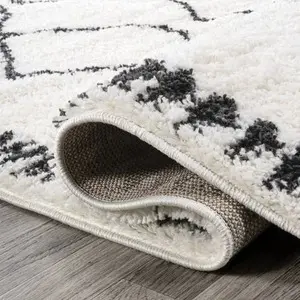 JONATHAN Y Calvia Moroccan Diamond Shag Area Rug