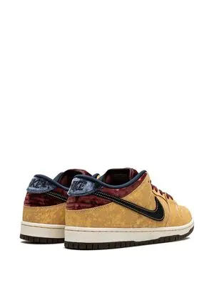 Nike Sb Dunk City Of Cinema Sneakers - Brown