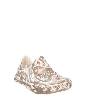 NIKE ISPA Low-top Sneakers