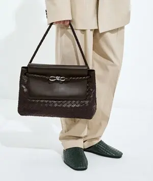 Bottega Veneta Intrecciato Leather Andiamo Messenger - Fondant