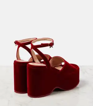 GIANVITO ROSSI Velvet Platform Wedge Sandals With Buckle Fastening - Red