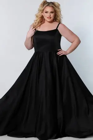 SYDNEY'S CLOSET Scoop Neck A-line Gown - Black