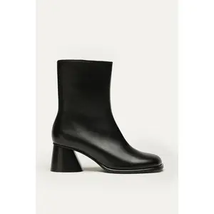 Want Les Essentiels Casual Shoes For Women
