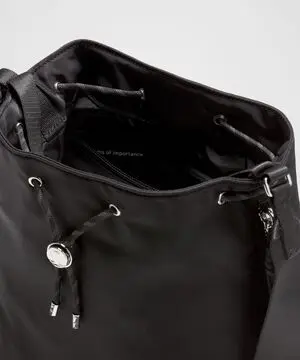 Lululemon Drawstring Bucket Crossbody Bag 5l