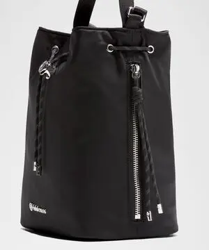 Lululemon Drawstring Bucket Crossbody Bag 5l