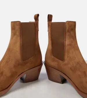 GIANVITO ROSSI Western 45 Suede Booties - Beige