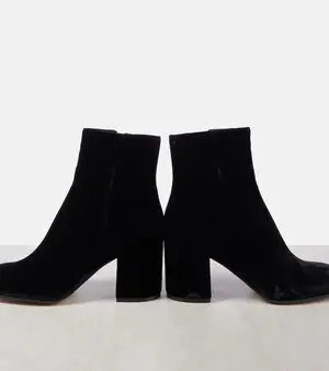 GIANVITO ROSSI Joelle Velvet Ankle Boots - Black