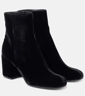 GIANVITO ROSSI Joelle Velvet Ankle Boots - Black