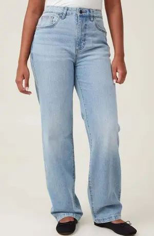 Women's Curvy Straight Leg Jeans