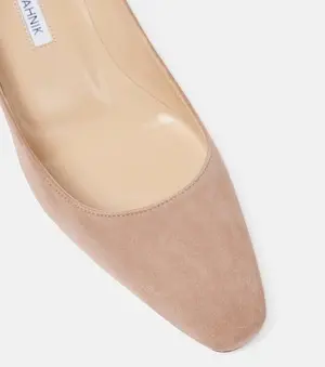 Manolo Blahnik Okkatopla Suede Pumps - Neutrals