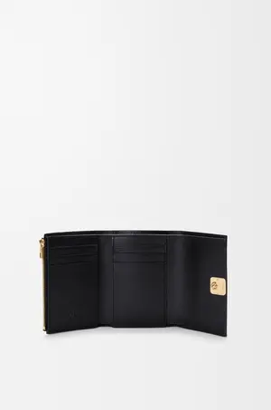 Loewe Anagram Small Vertical Wallet In Pebble Grained Leather Skin - Black/gold
