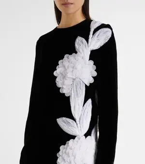 Costarellos Floral Appliqué Crêpe Gown