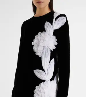 Costarellos Floral Appliqué Crêpe Gown