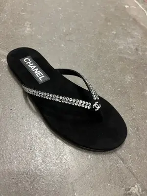 Chanel Thong Sandals - Black