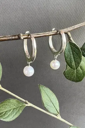 ASTOR & ORION Paloma Pearl Huggie Earrings - Silver