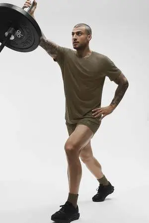 Alo Yoga Triumph T-shirt - Olive Tree