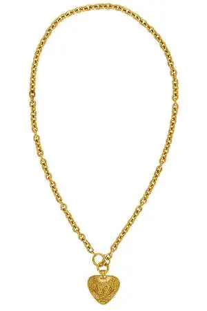 Chanel Cc Heart Pendant Necklace - Gold