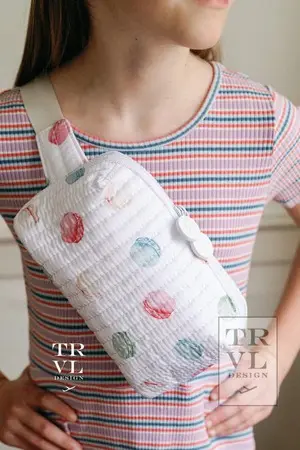 TRVL DESIGN Macaron Quilted Crossbody